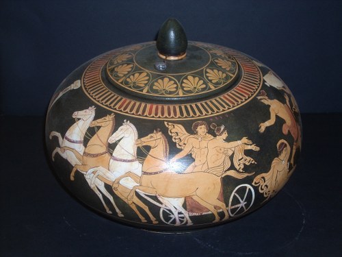 CLASSICAL GREEK POTTERY PYXIS : CLASSICAL RED FIGURED PYXIS WITH